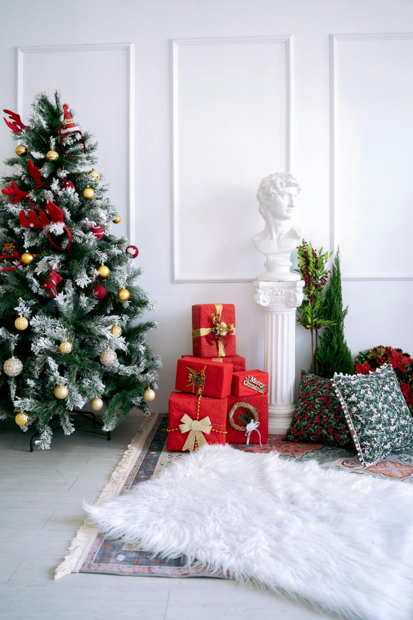 How Much Space Do You Need for a 5 ft Artificial Christmas Tree in ...